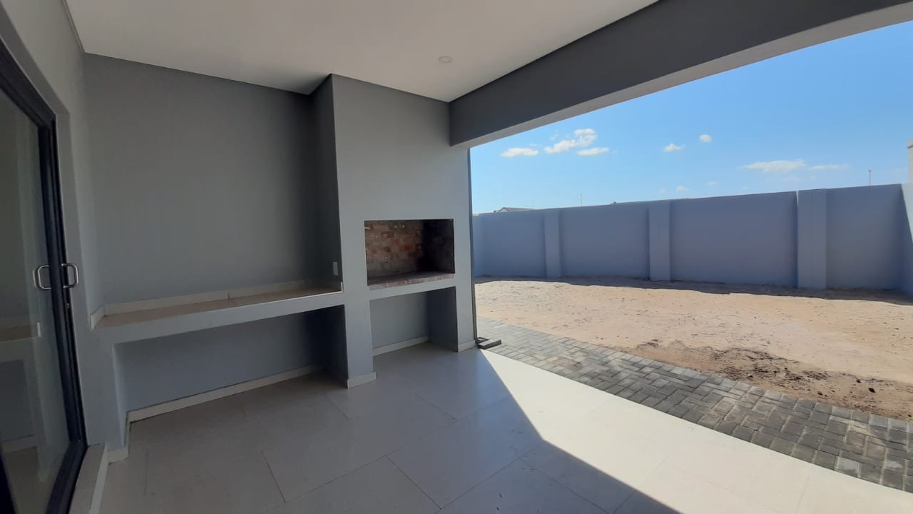 New Luxury Phase in Sandown – RXAW-17932 – Adri Marais