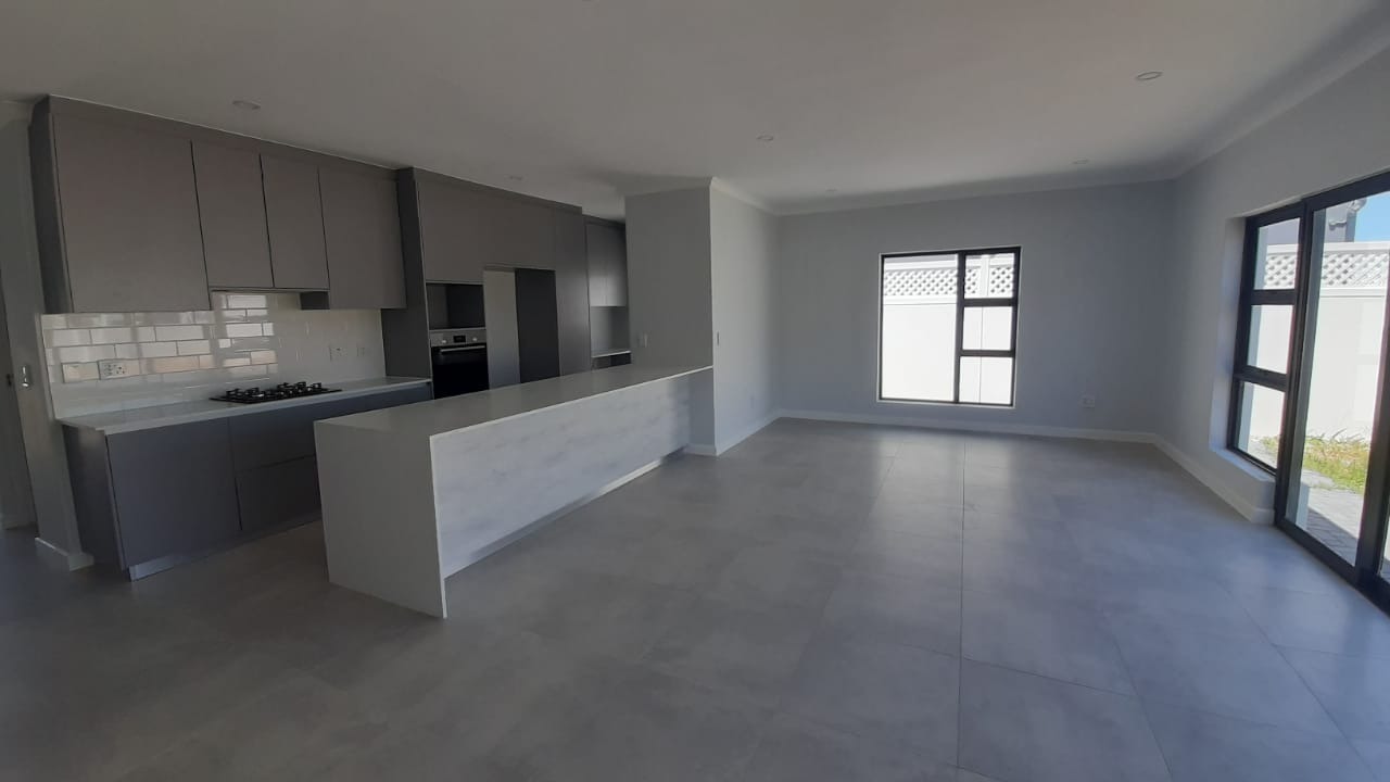 New Sandown Development – 4 Bedroom House – RXAW-18082 – Adri Marais