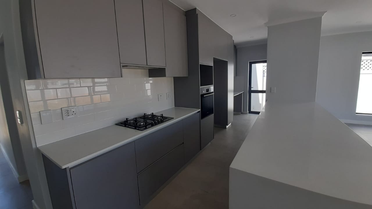 New Sandown Development – 4 Bedroom House – RXAW-18082 – Adri Marais