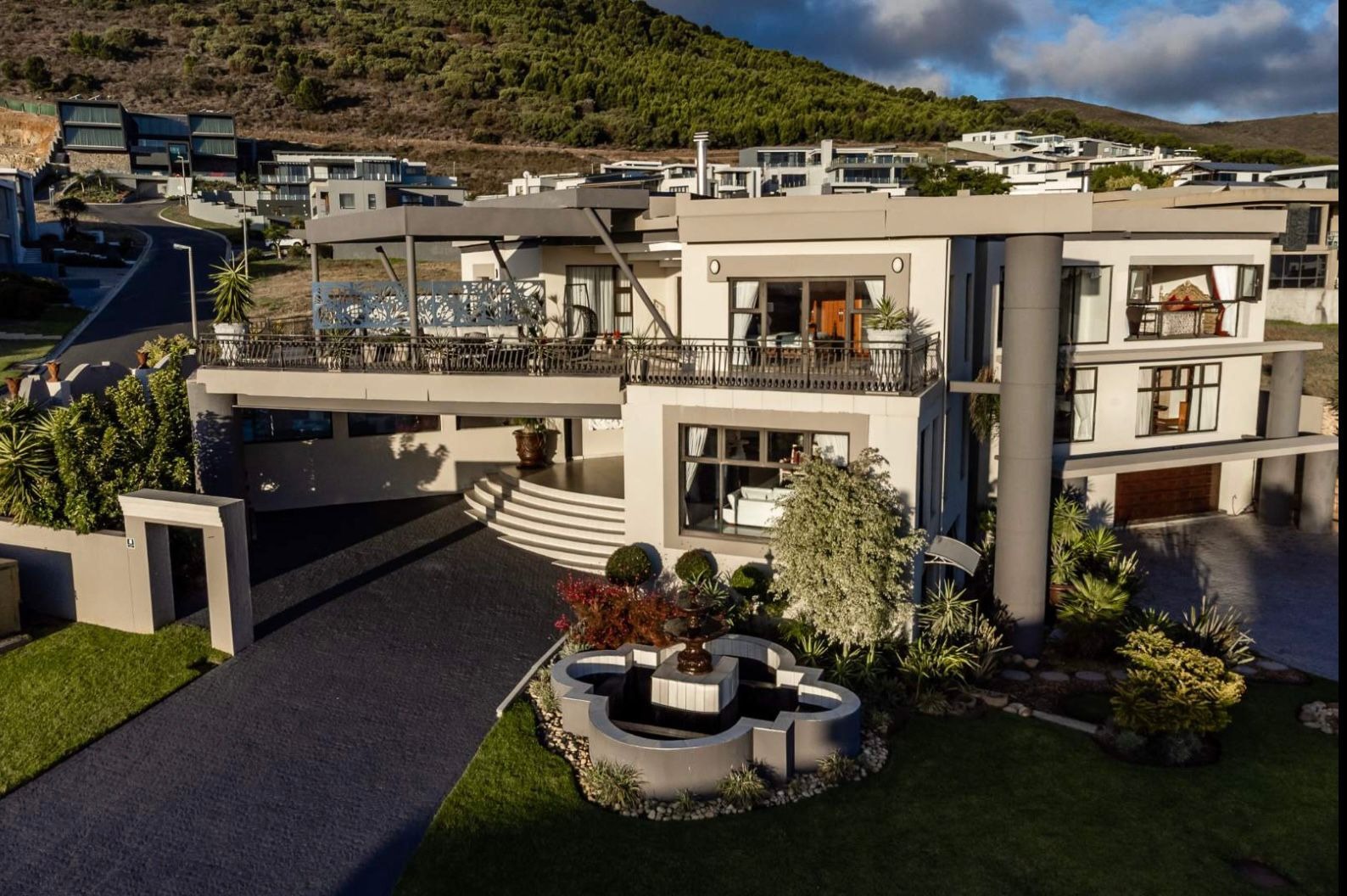 Baronetcy Mansion | Cape Town – Adri Marais